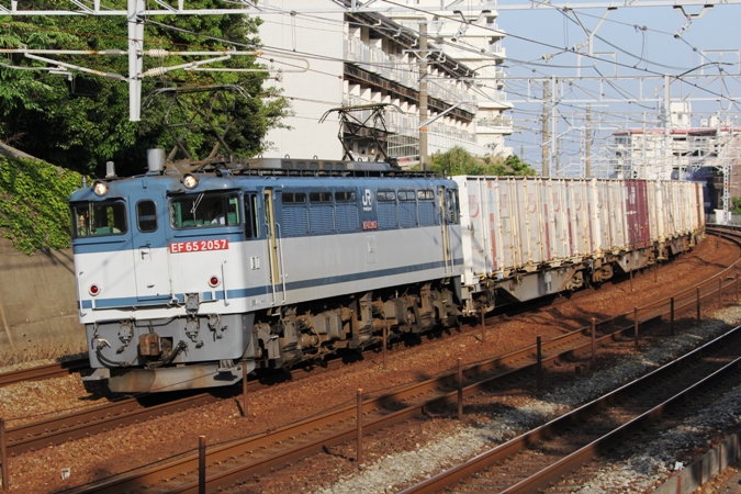 EF65－1057（→2057) (新) - 特集：21世紀になっても活躍する標準直流電気機関車「EF65形」